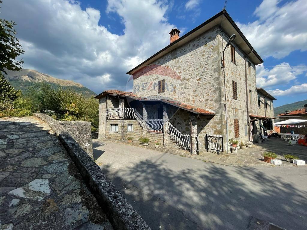 Casa indipendente in vendita a Bagni Di Lucca