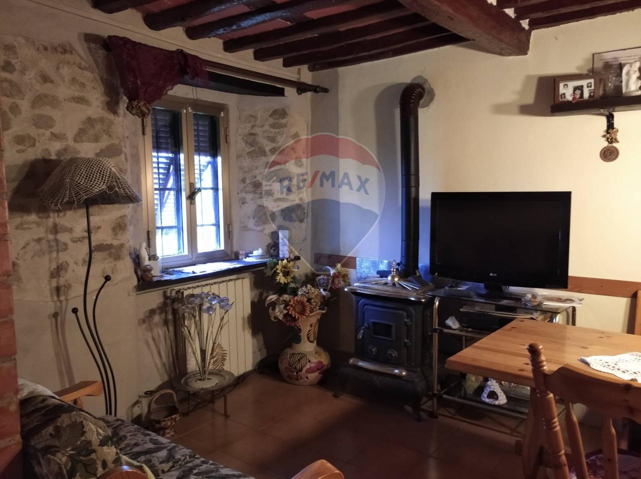 Casa indipendente in vendita a Villa Basilica