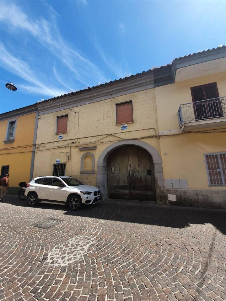 Palazzo in vendita a Curti