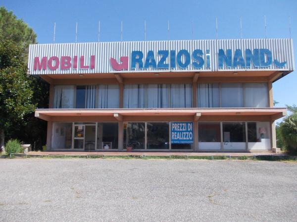 Negozio in vendita a Castel Sant'Elia