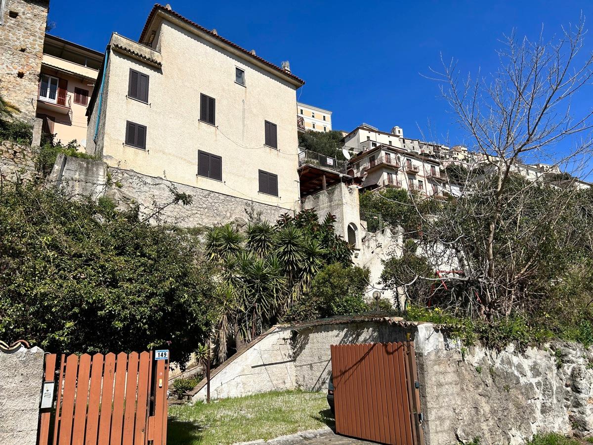 Palazzo in vendita a Monte San Biagio
