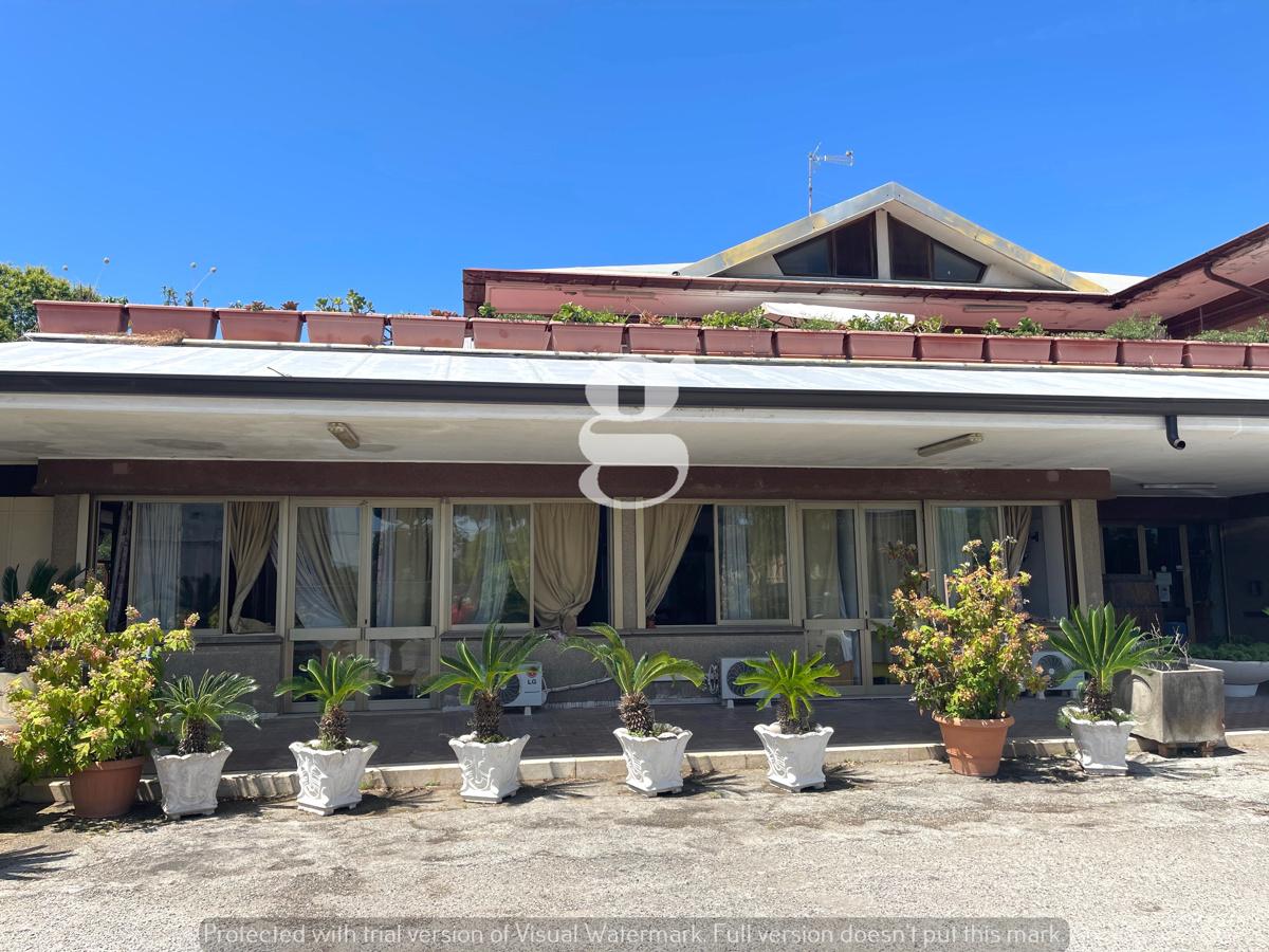 Palazzina commerciale in vendita a Sabaudia