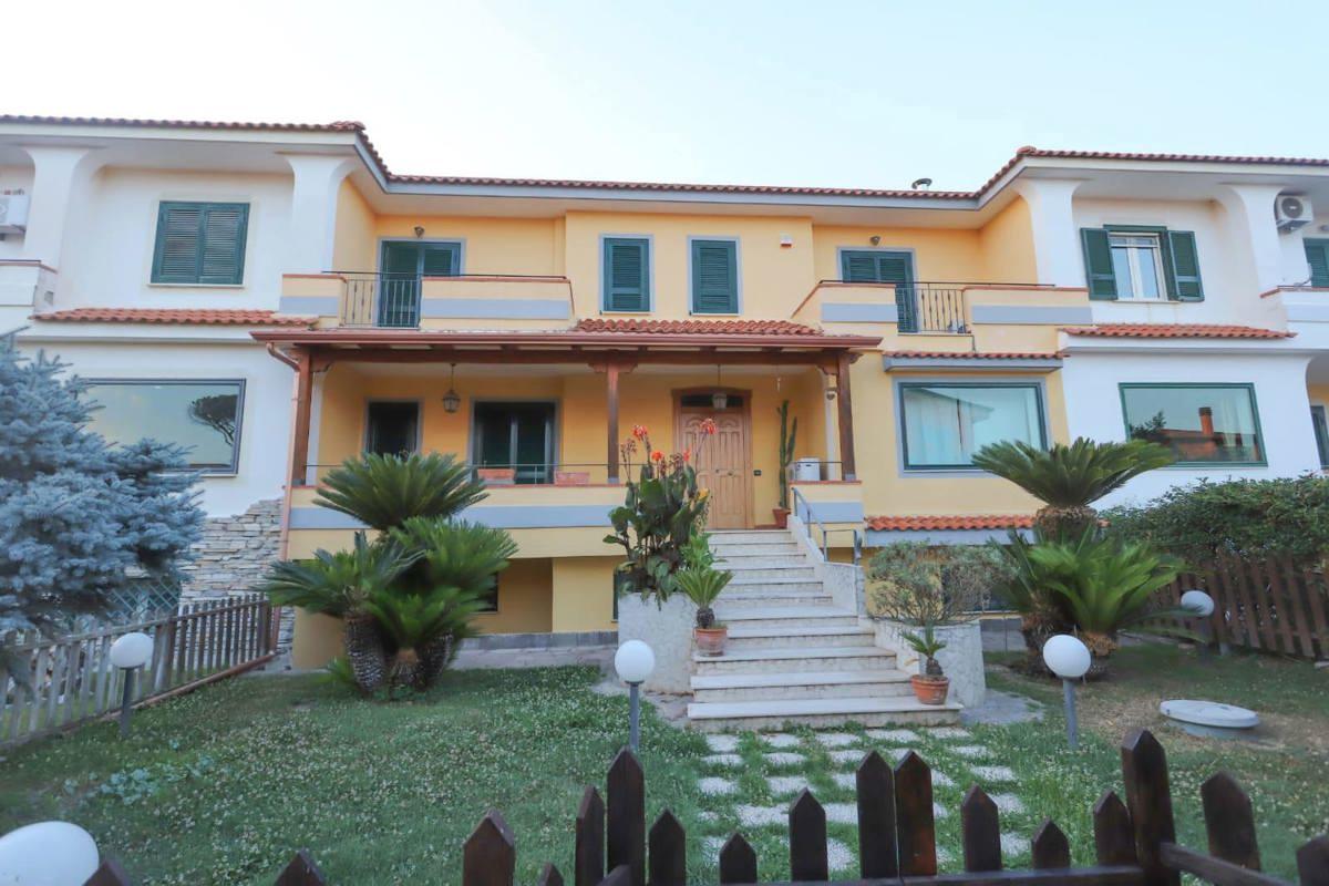 Villa a schiera in vendita a Giugliano In Campania