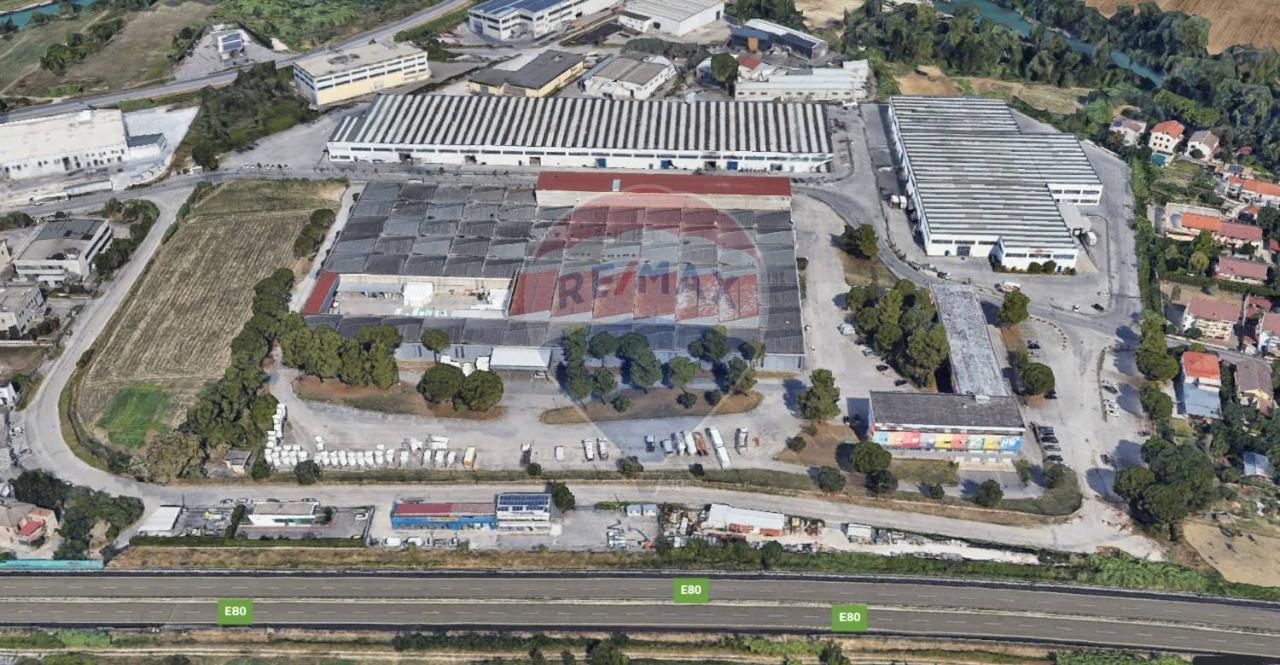 Capannone in vendita a San Giovanni Teatino