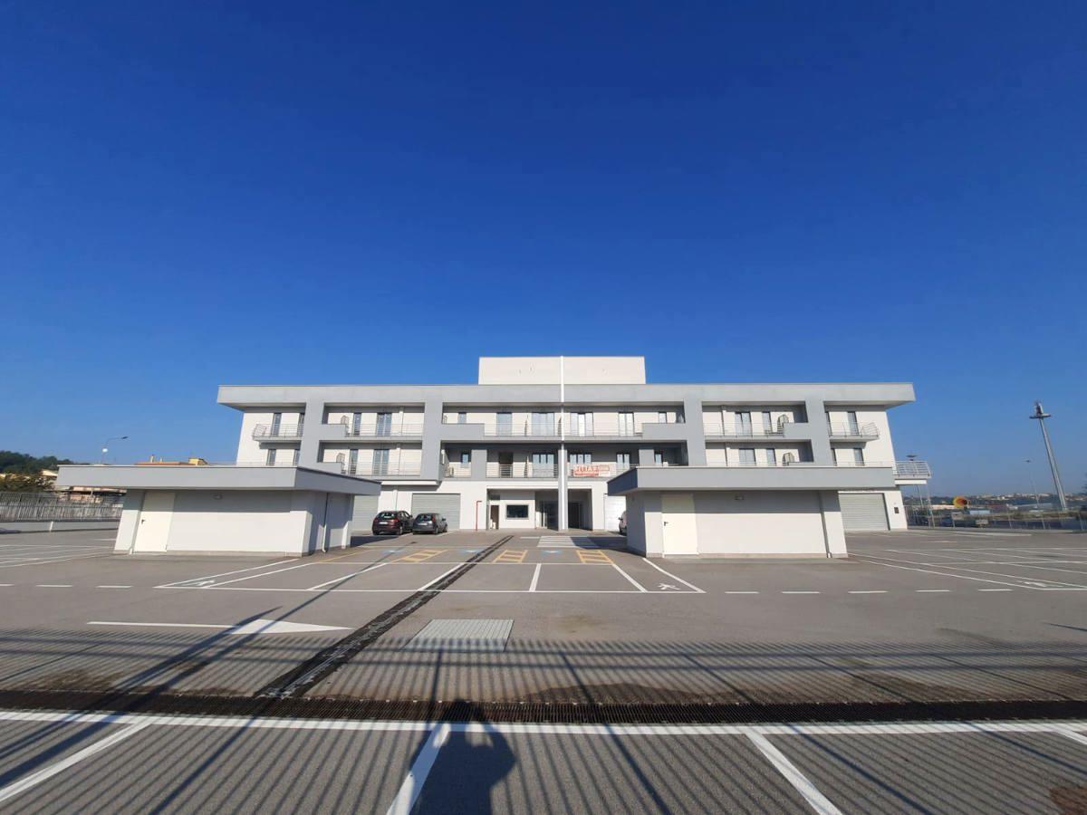 Negozio in affitto a Quarto