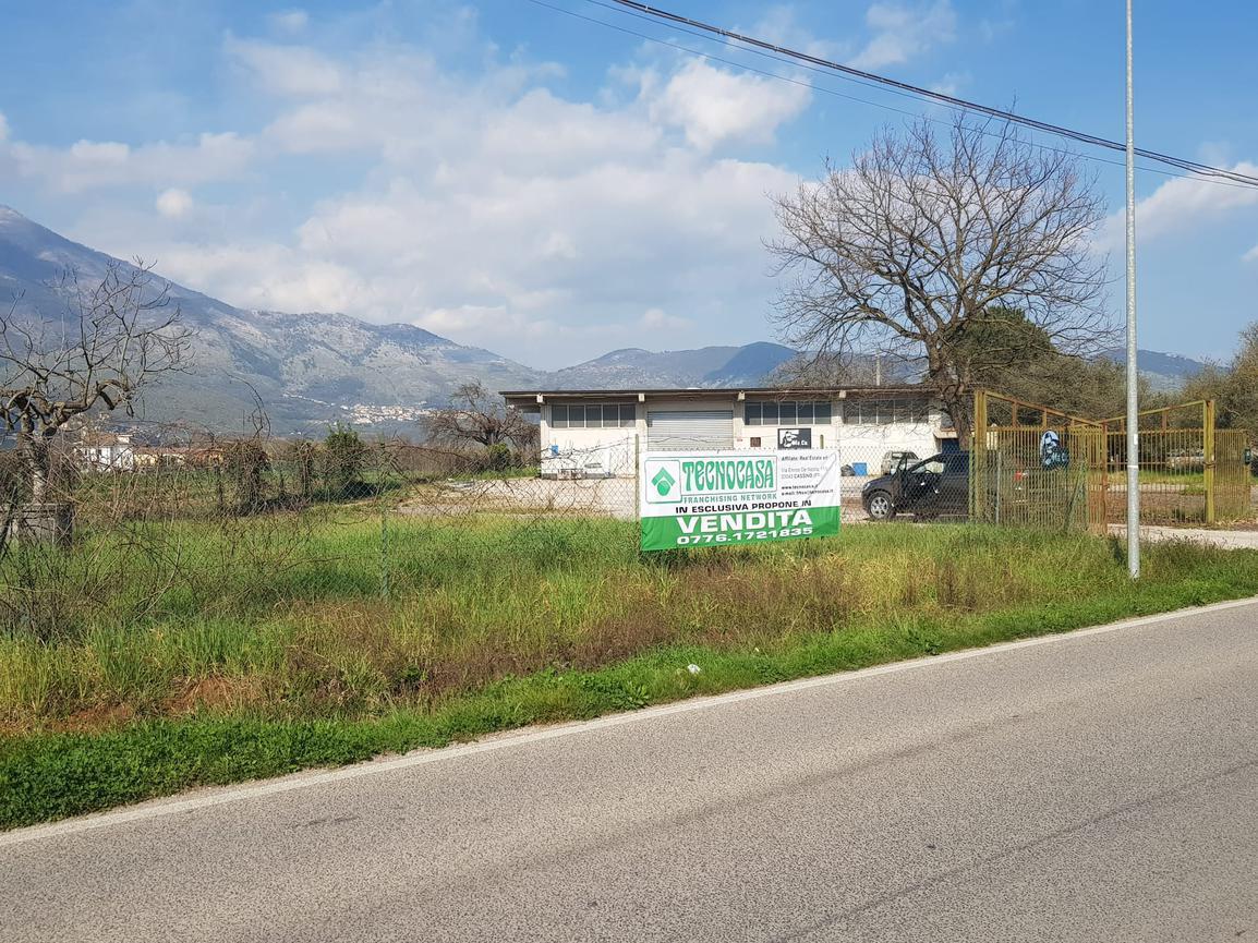 Capannone in vendita a Aquino
