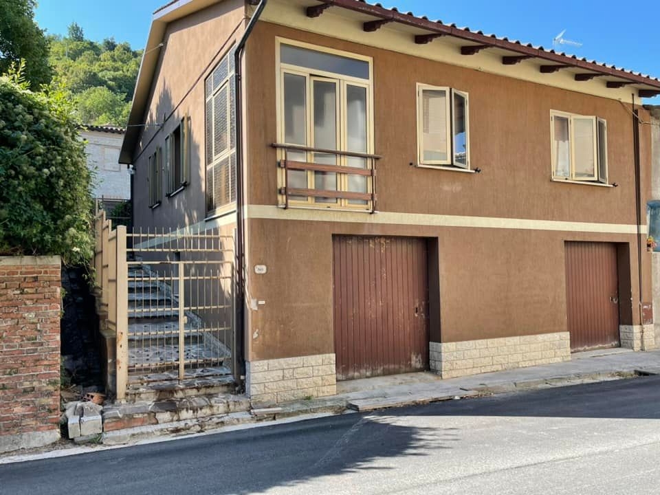 Casa indipendente in vendita a Fossato Di Vico