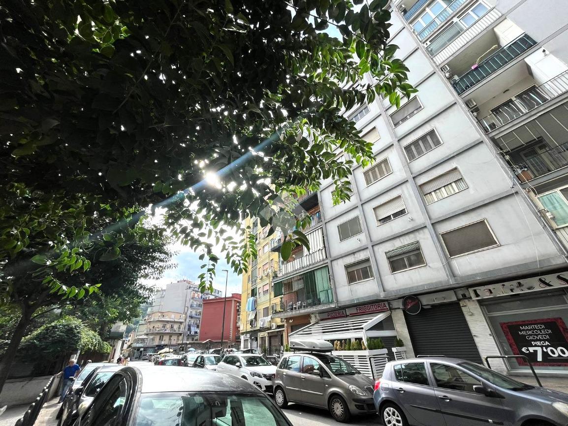 Negozio in affitto a Napoli