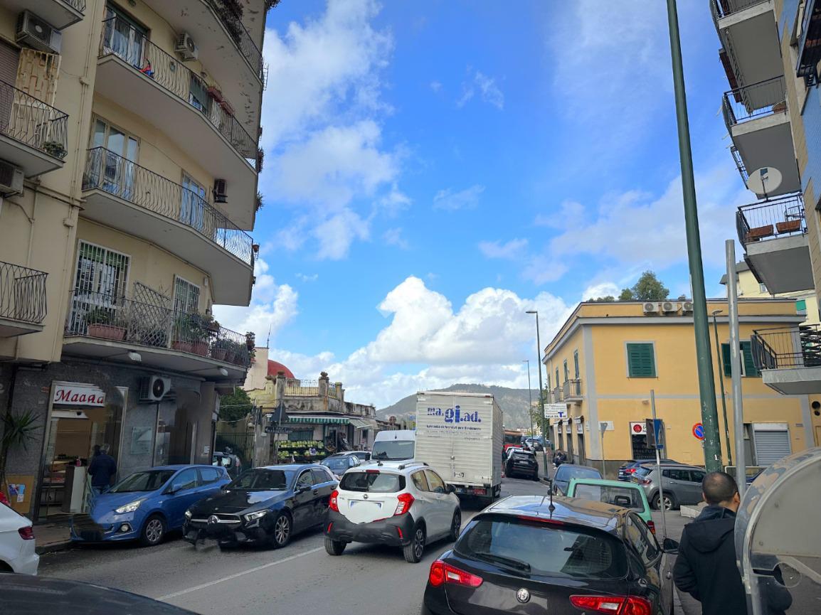 Negozio in affitto a Napoli