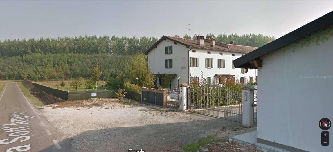 Villa bifamiliare in vendita a Carpi