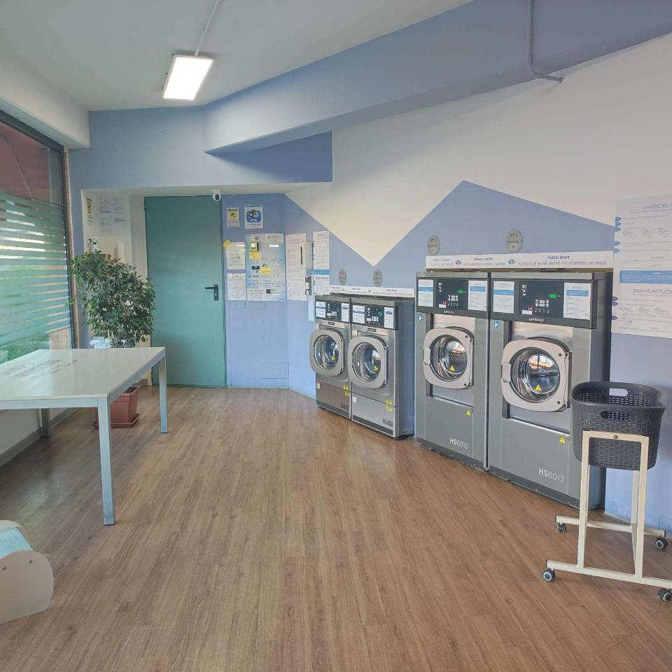 Lavanderia in vendita a Ancona