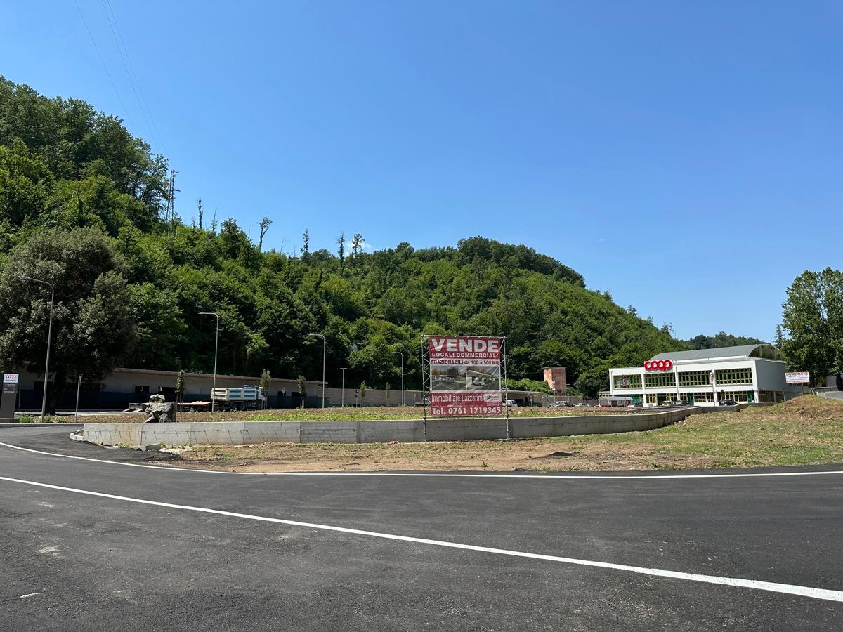 Esercizio commerciale in vendita a Capranica