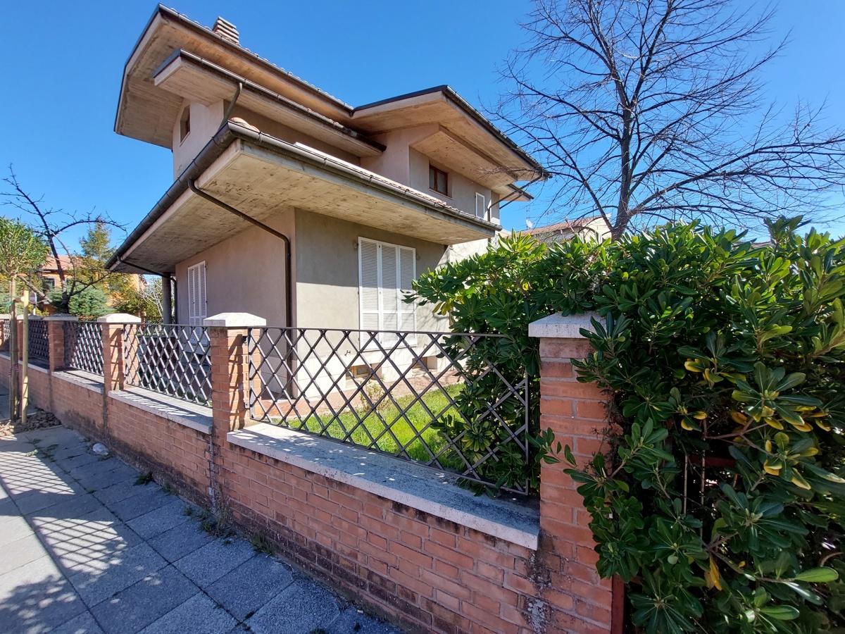 Villa in Via Bologna Snc, Mosciano Sant'Angelo