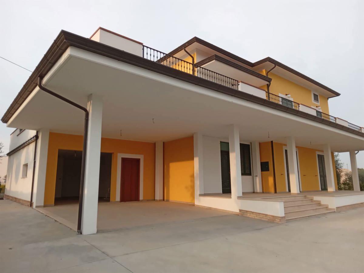 Villa in Contrada Vibrata 16, Nereto