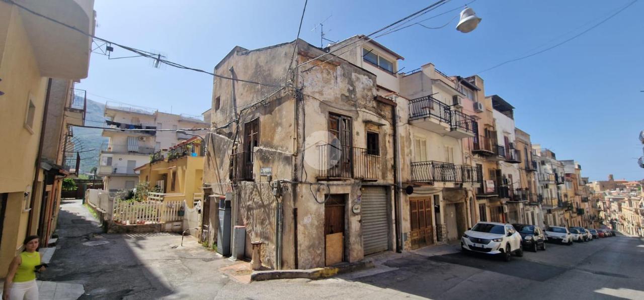 Palazzo in vendita a Carini