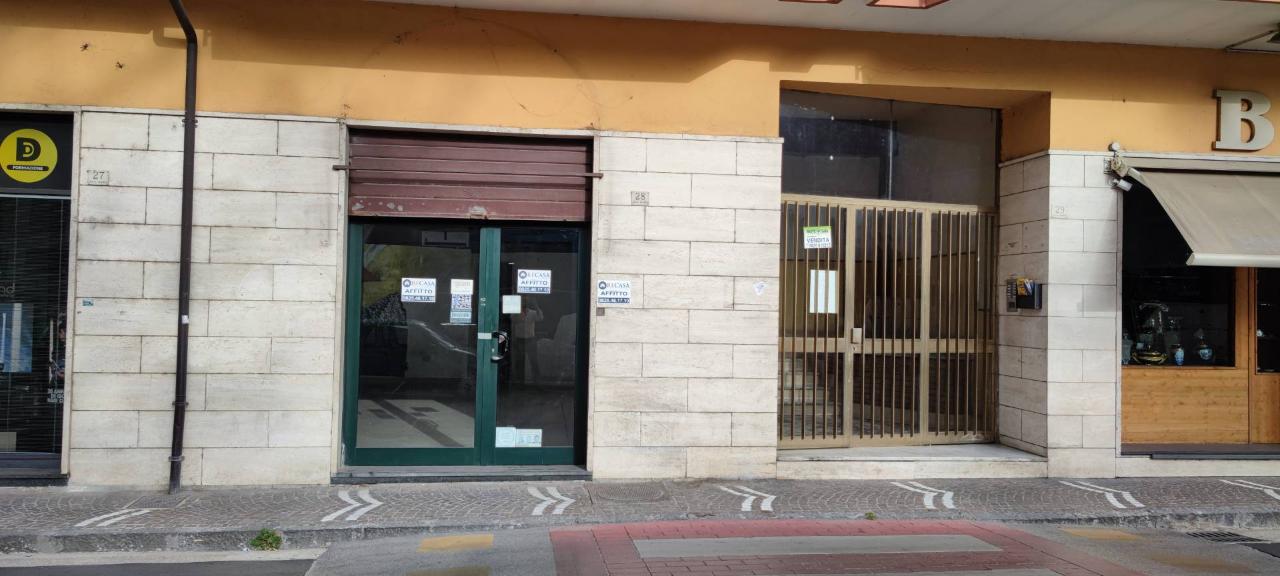 Negozio in affitto a Atripalda
