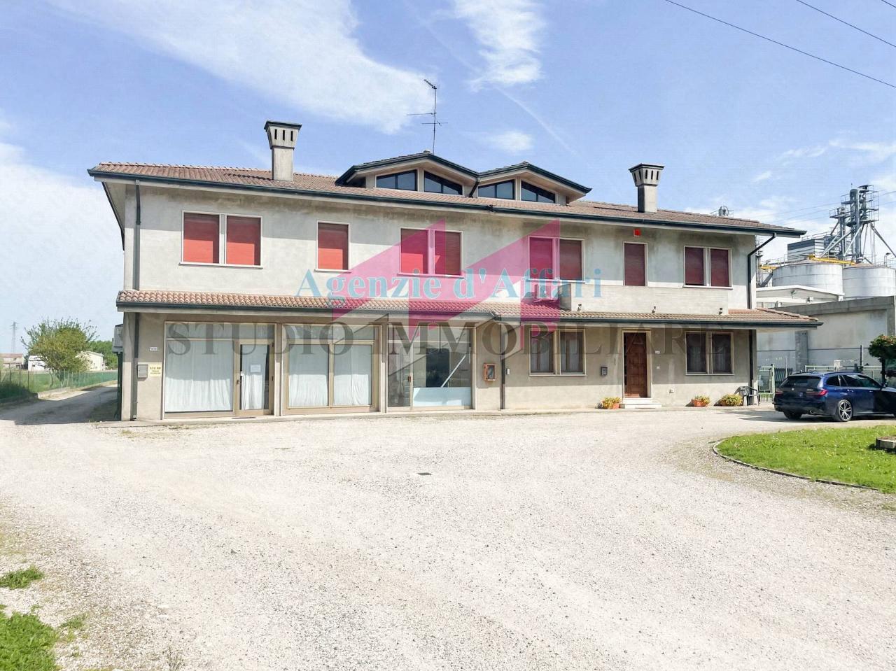 Magazzino in vendita a Castelnovo Bariano