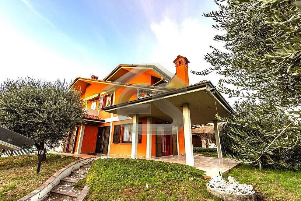 Villa in vendita a Villa Di Serio