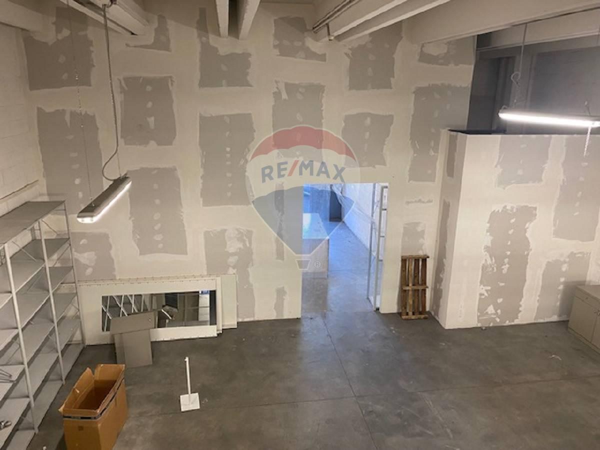 Magazzino in affitto a Bussolengo