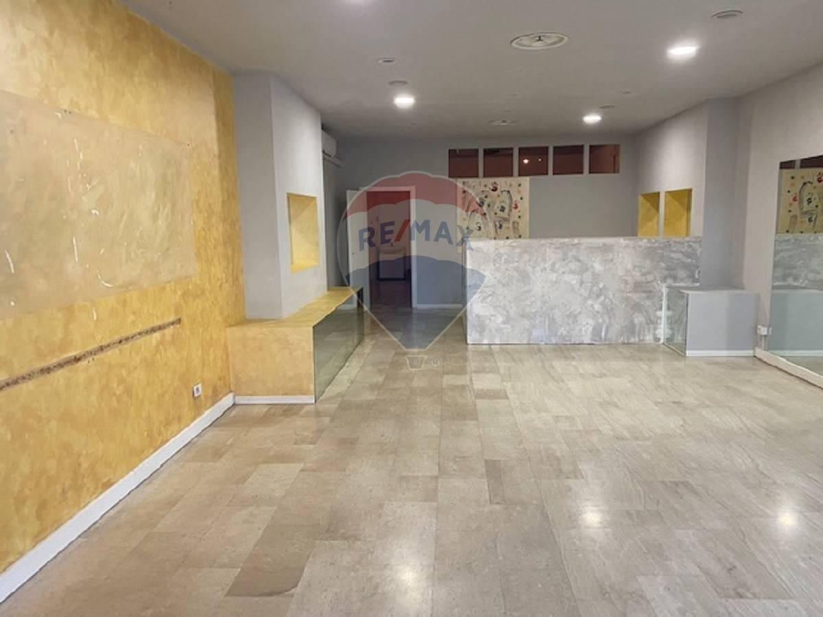 Negozio in affitto a Bussolengo