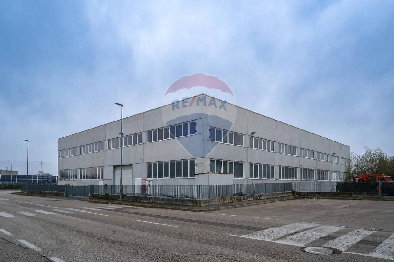 Capannone in vendita a Oppeano