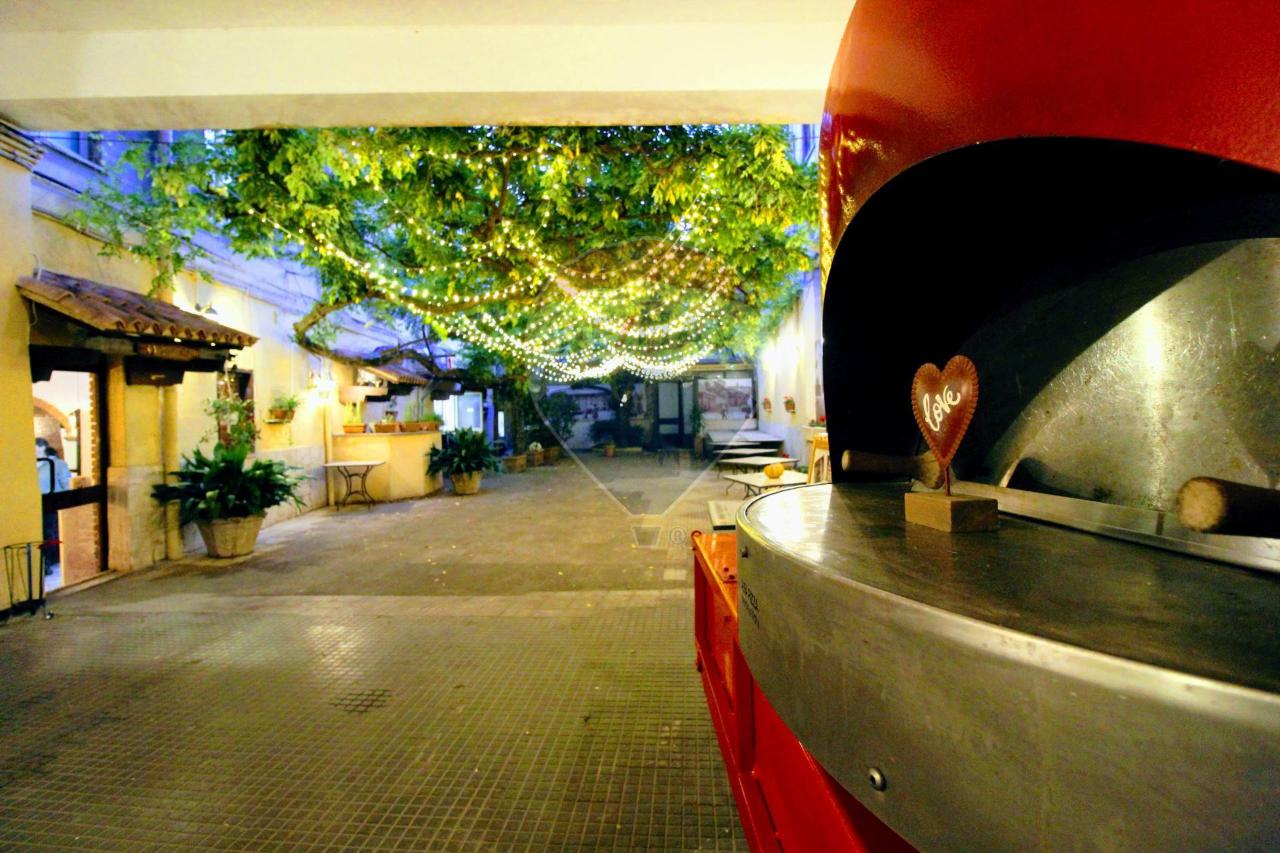 Esercizio commerciale in vendita a Velletri