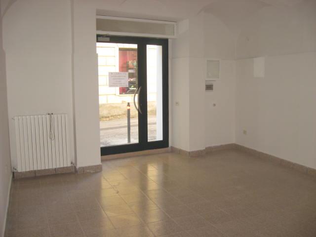 Negozio in affitto a Teramo