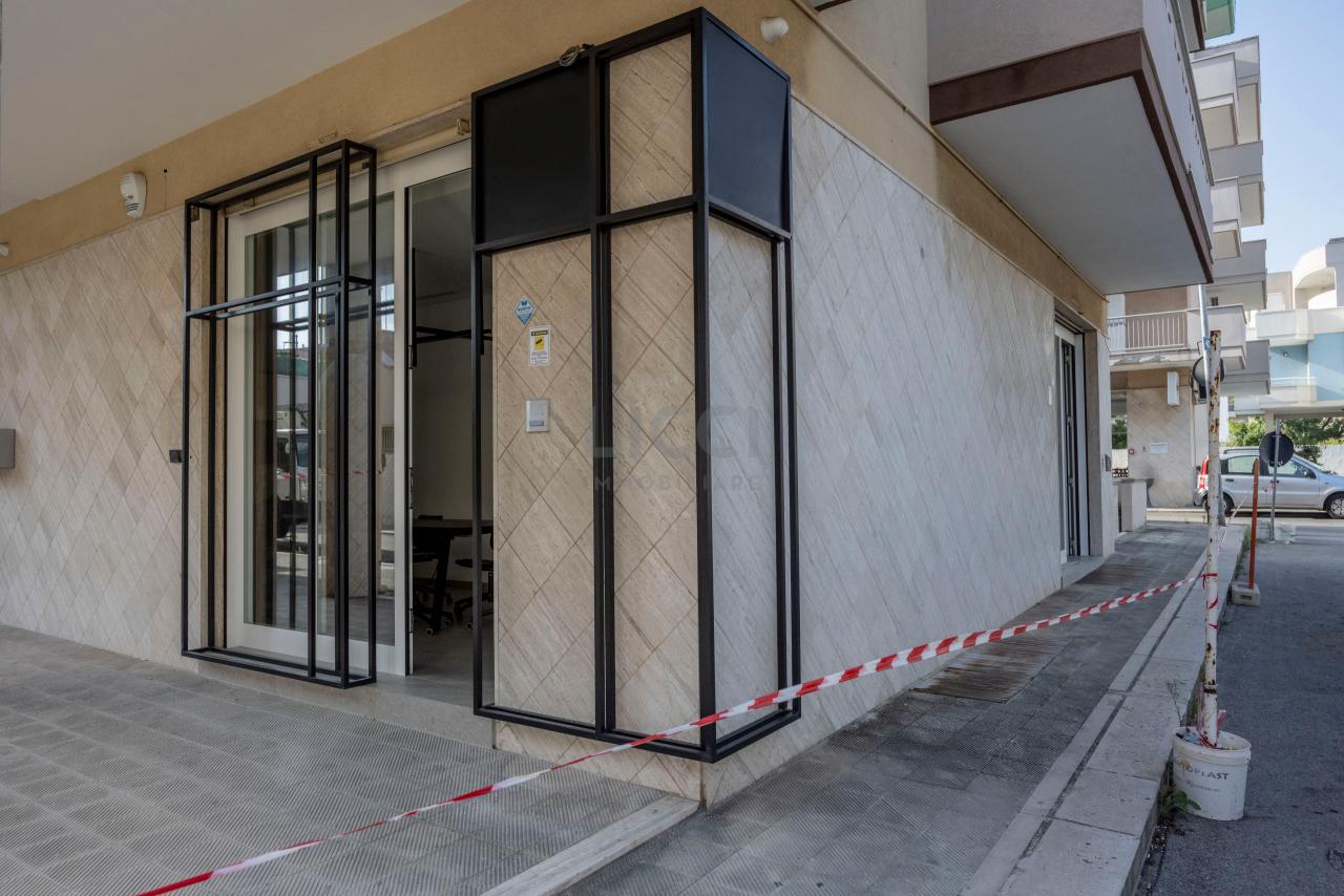 Palazzina commerciale in vendita a Monopoli