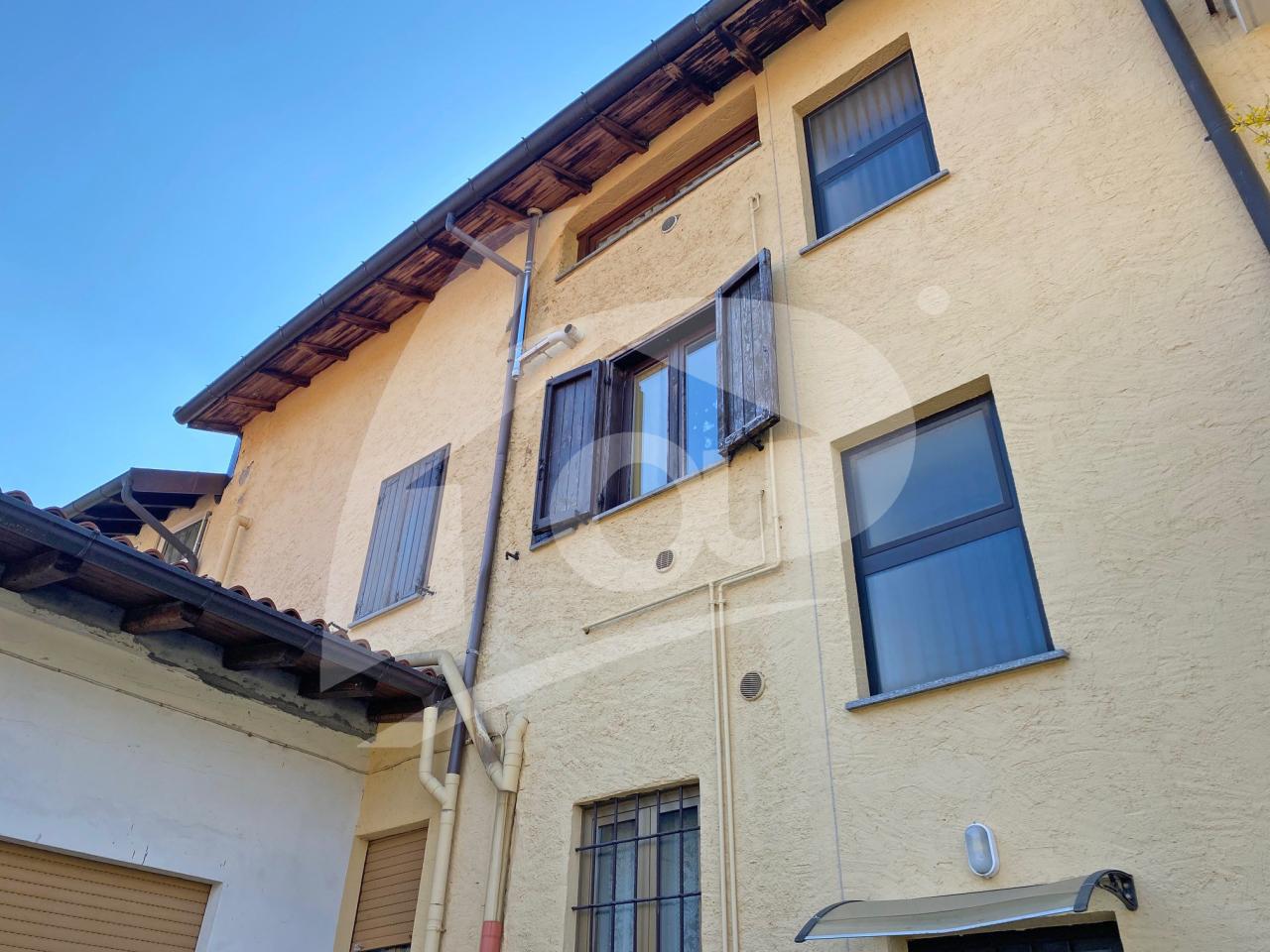 Appartamento in vendita a Laveno Mombello