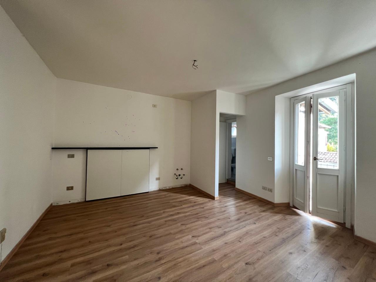 Appartamento in affitto a Laveno Mombello