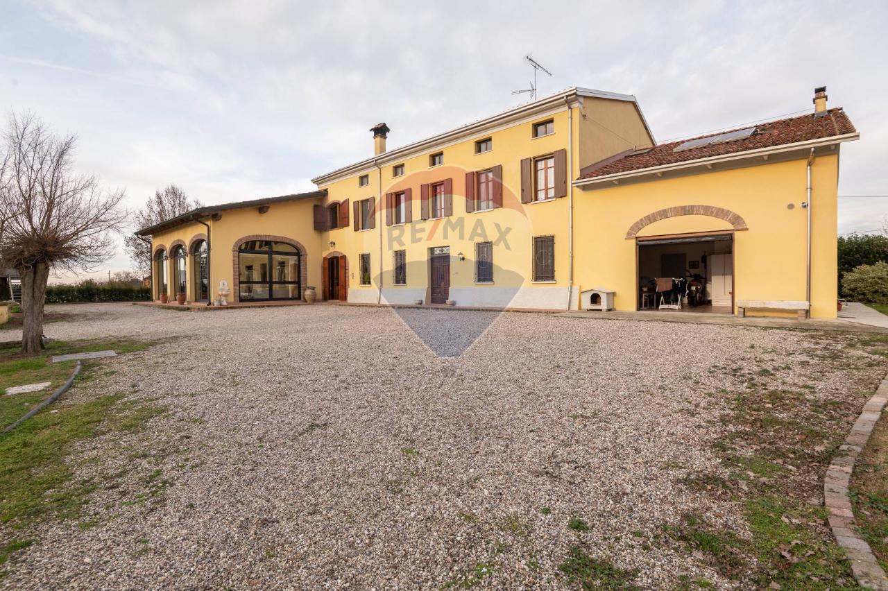 Villa in vendita a Viadana