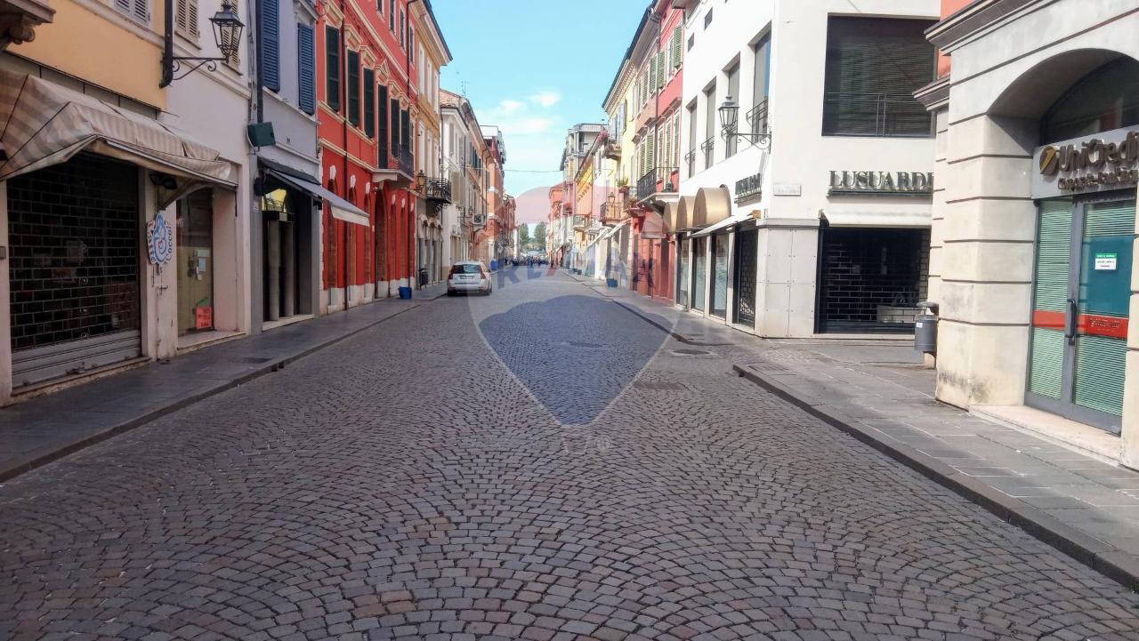 Negozio in vendita a Guastalla