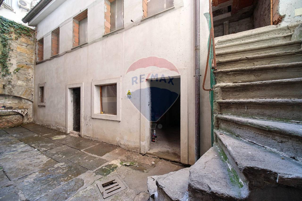Casa indipendente in vendita a Trieste