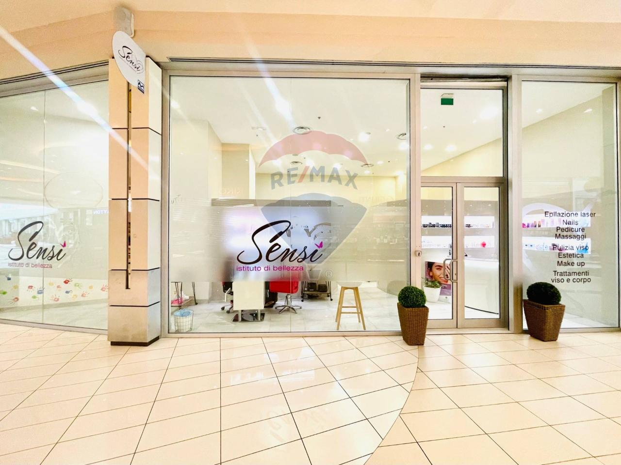 Esercizio commerciale in vendita a Muggia