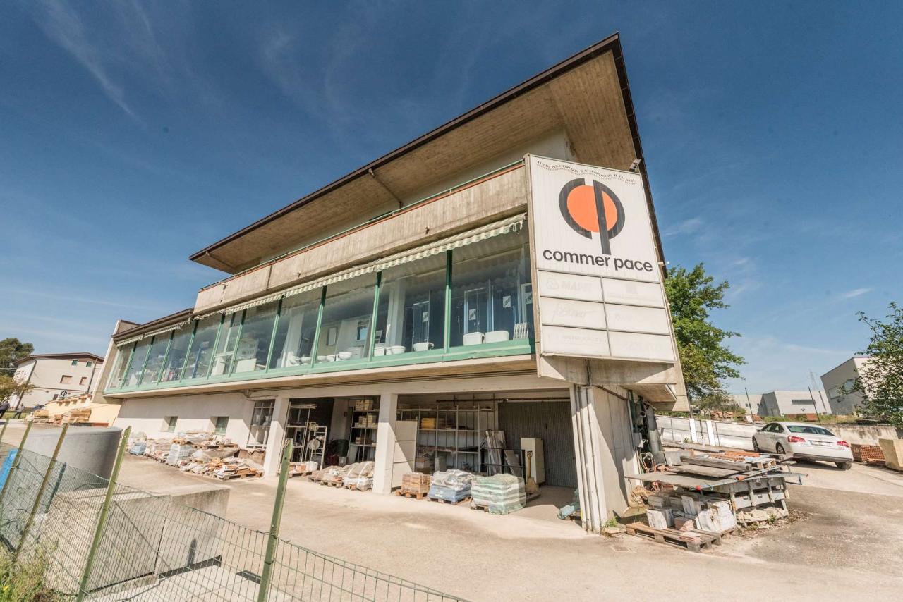 Negozio in vendita a Loreto Aprutino