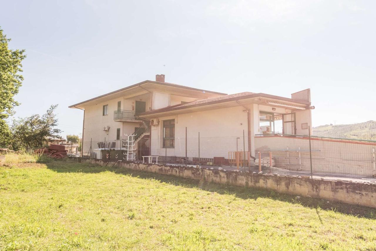 Appartamento in vendita a Loreto Aprutino