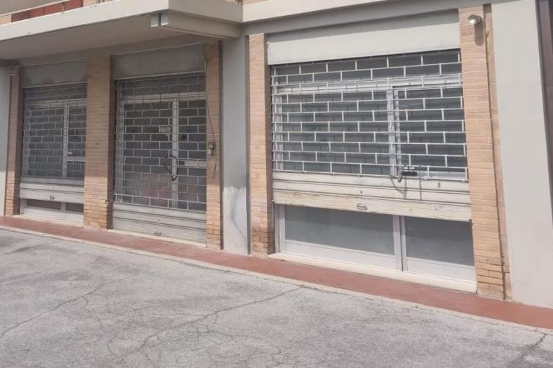 Palazzina commerciale in vendita a Perugia