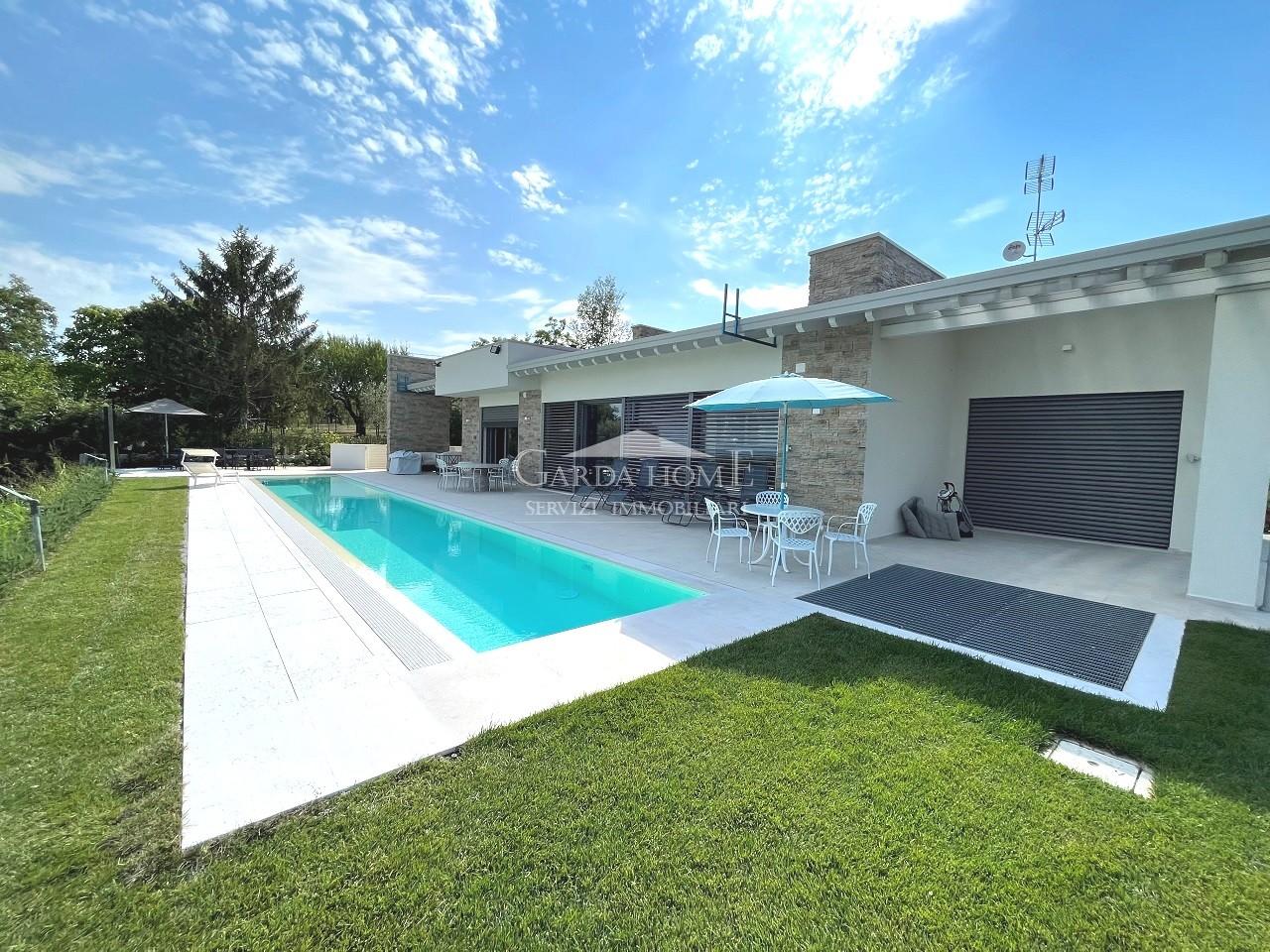 Villa in vendita a Padenghe Sul Garda