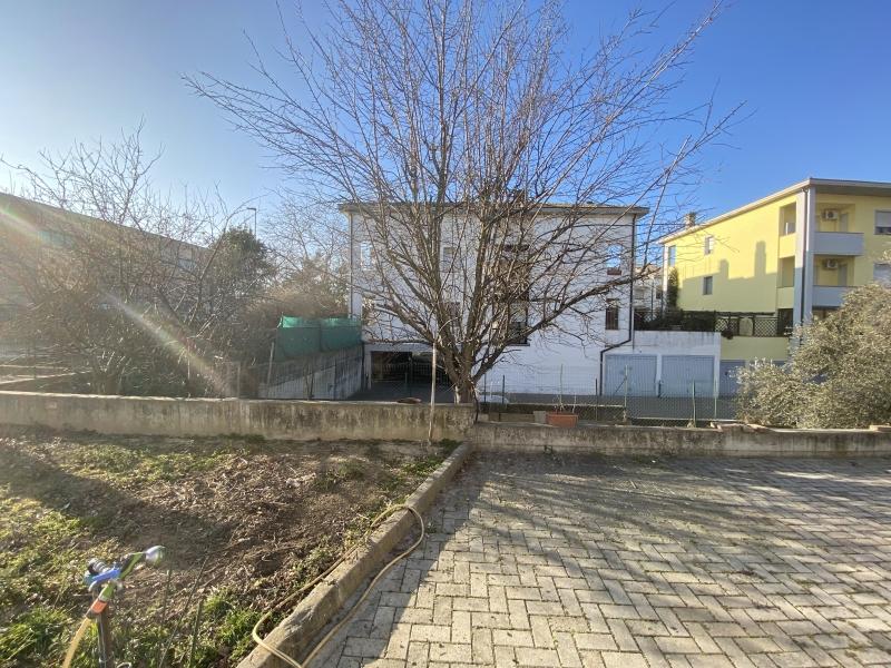 Capannone in vendita a Parma