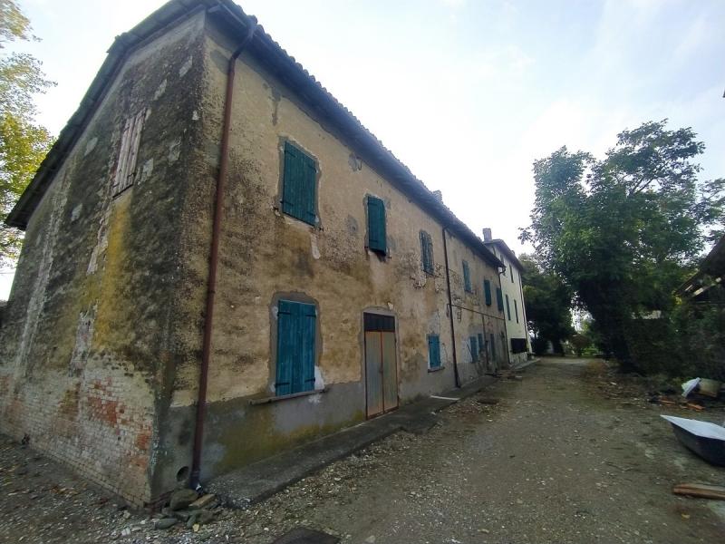 Casa colonica in vendita a Collecchio