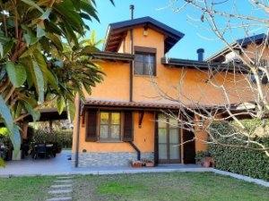 Villa a schiera in vendita a Besano