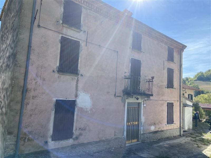 Rustico in vendita a Pellegrino Parmense