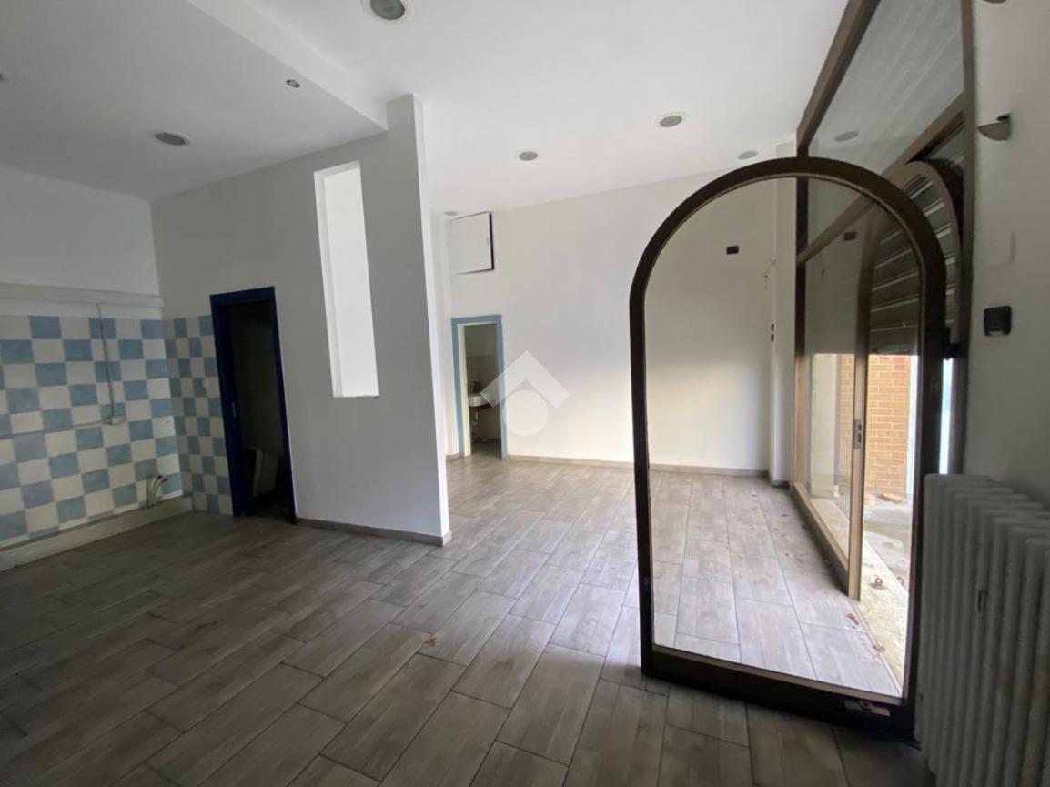 Negozio in affitto a Scandicci