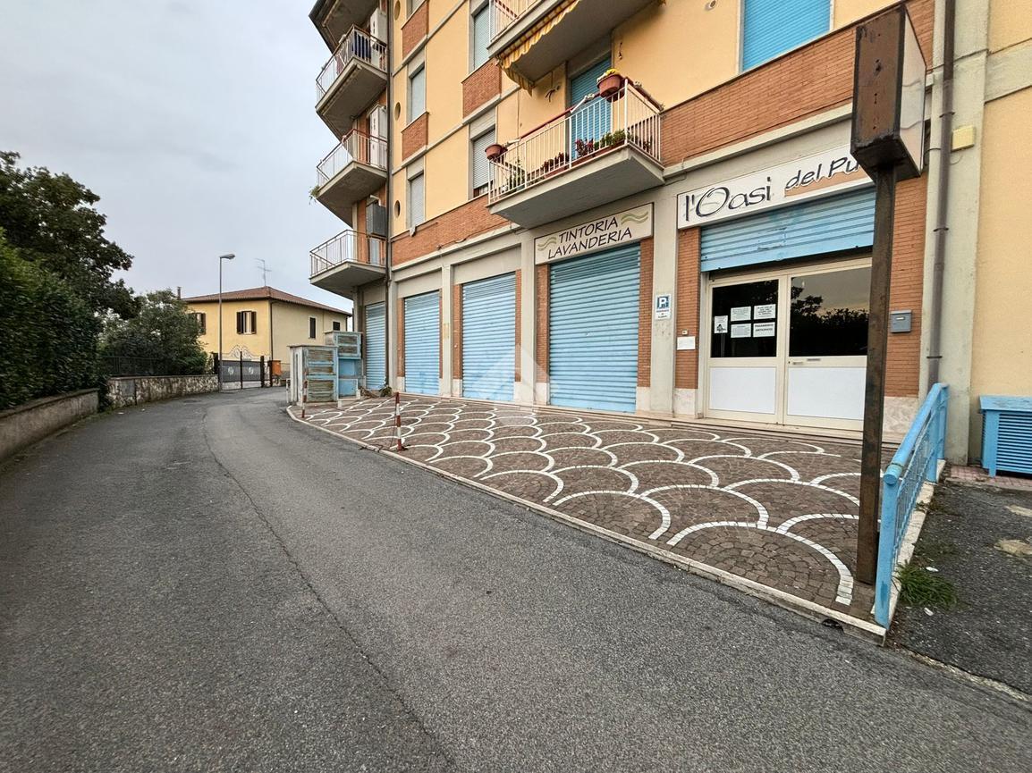 Negozio in affitto a Cave