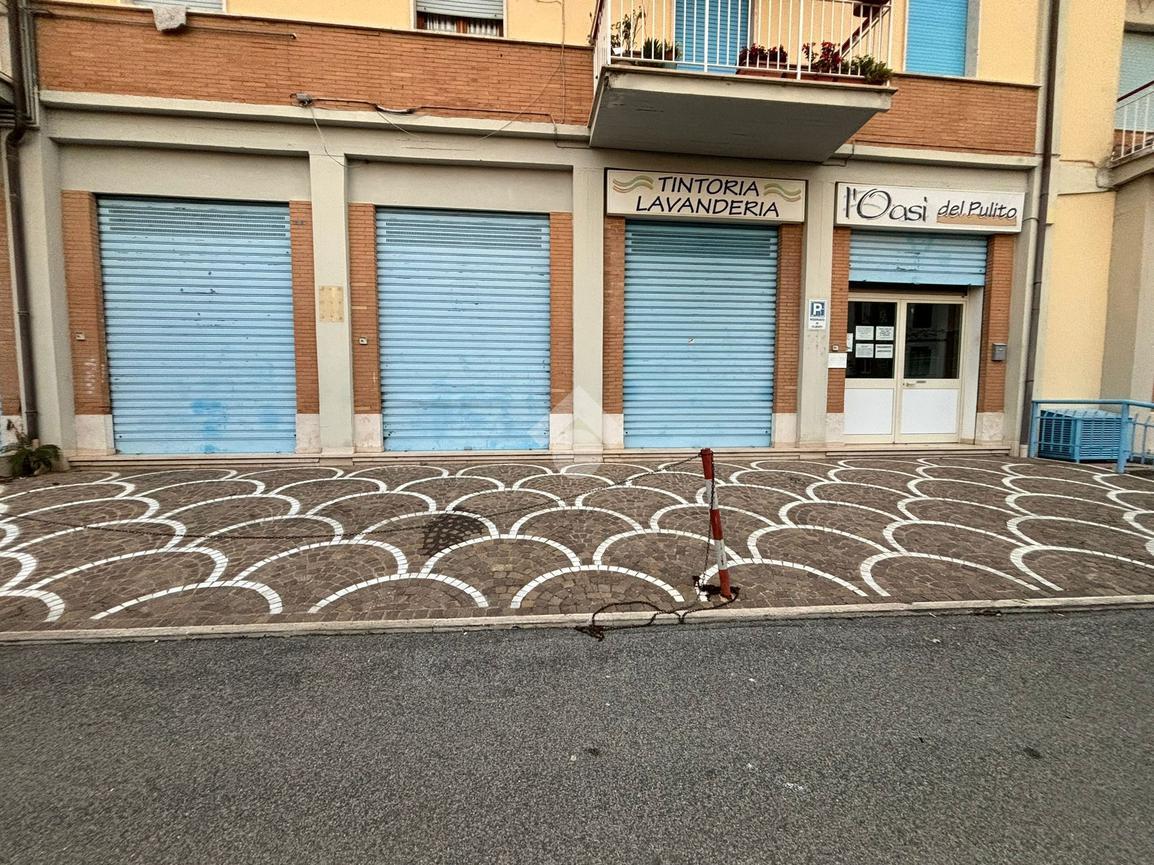 Ufficio in affitto a Cave