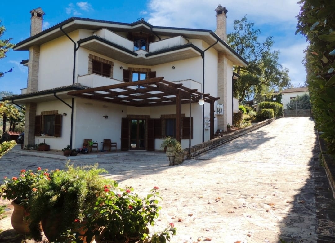 Villa in vendita a Turrivalignani