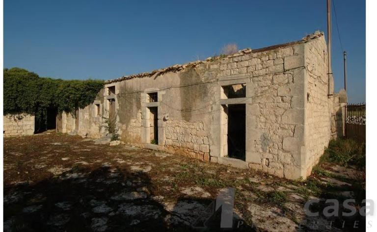 Terreno con rustico in vendita a Modica