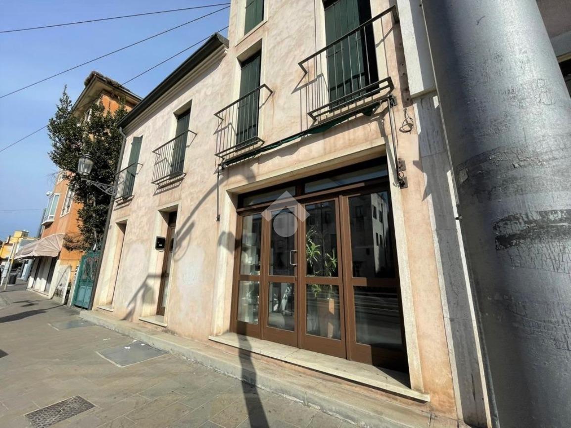 Negozio in vendita a Padova