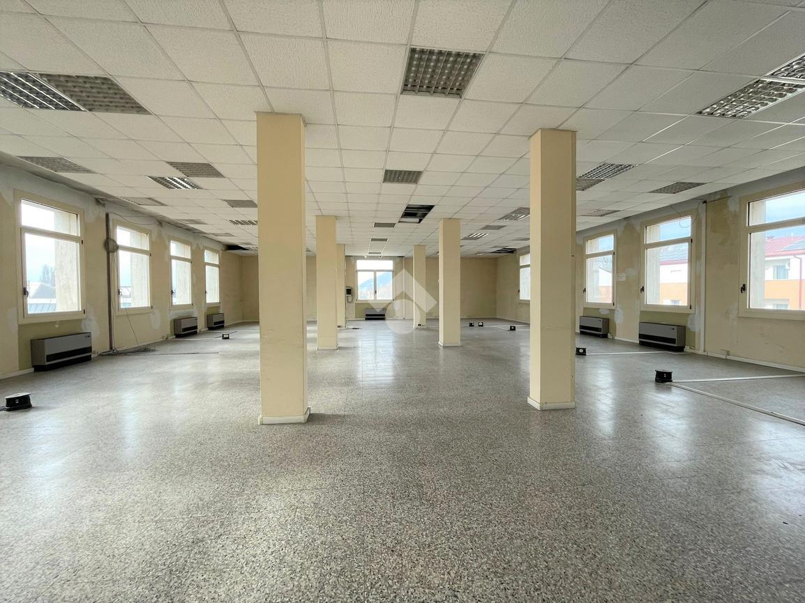 Ufficio in vendita a Battaglia Terme