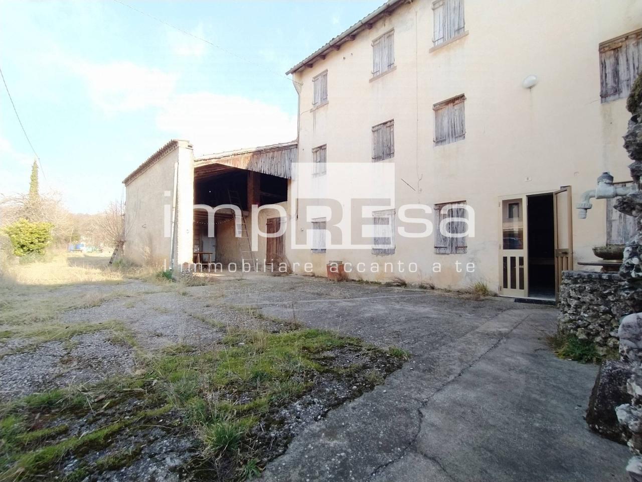 Rustico in vendita a Giavera Del Montello